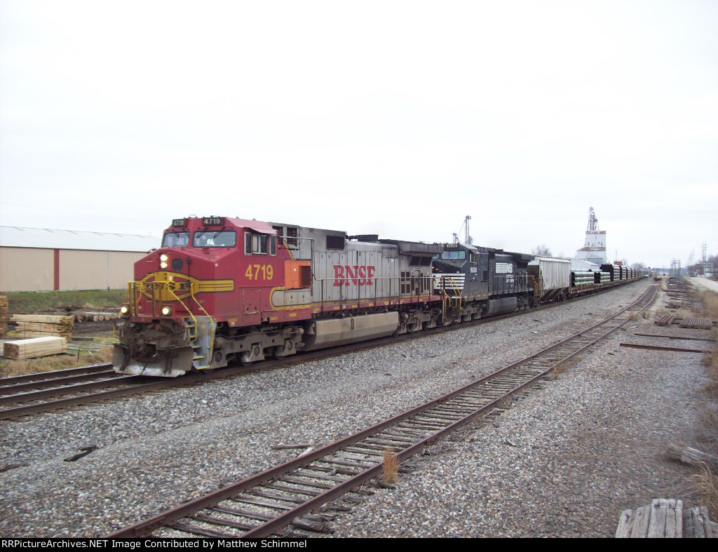 BNSF 4719 Leading